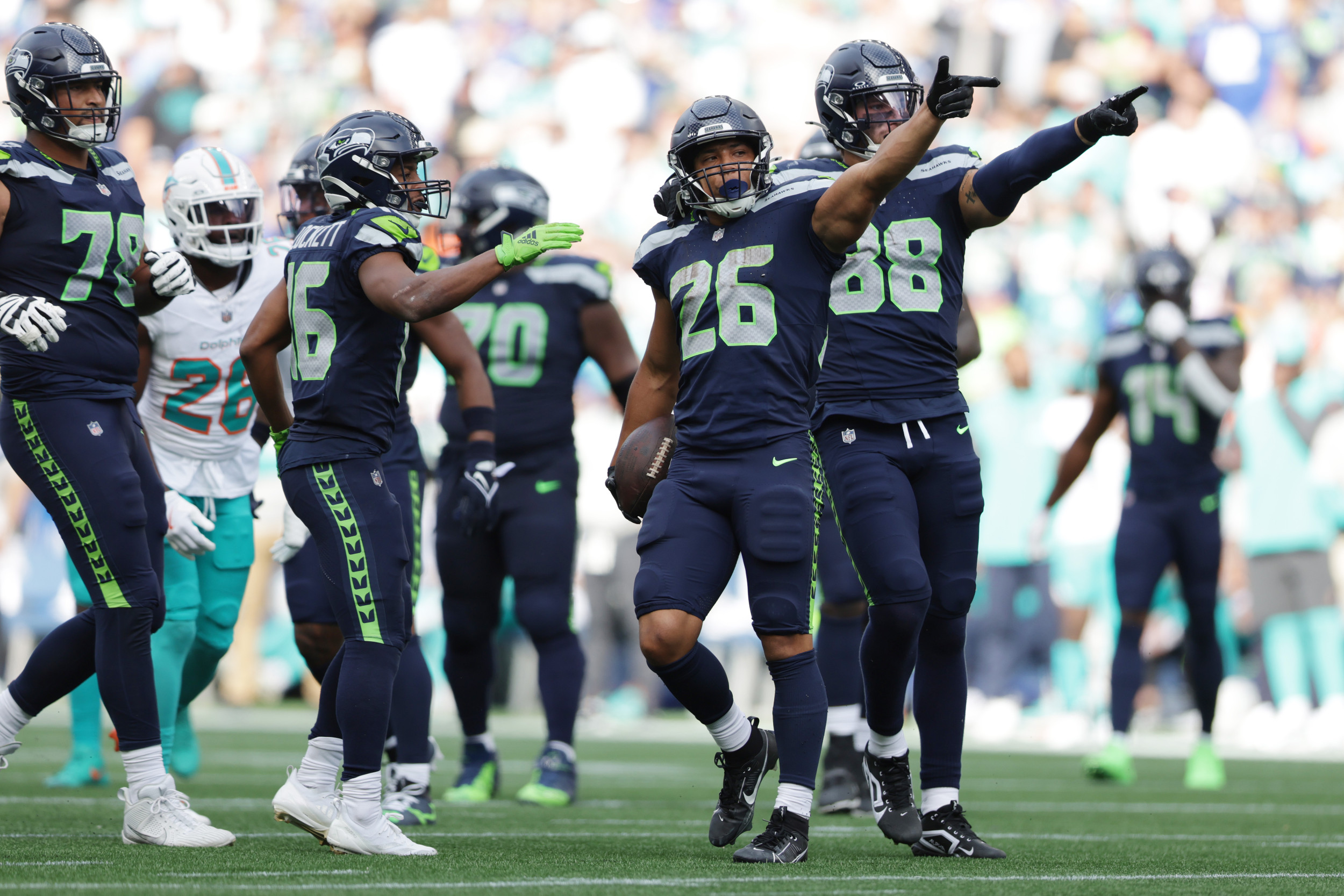 Seahawks Get a Russell Wilson-Pete Carroll Reality Check in Raiders-quanngo